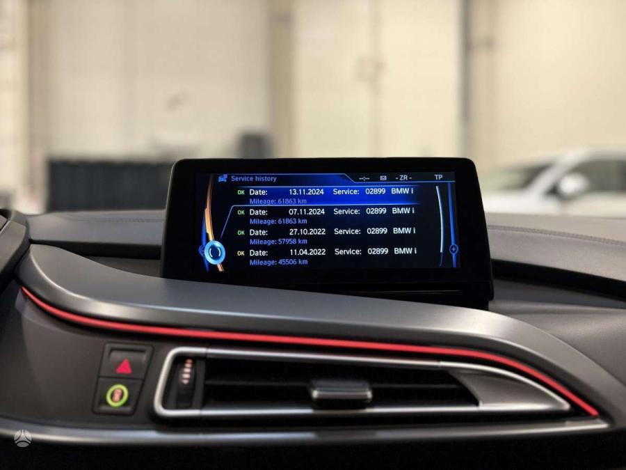 Grey BMW I8 2017 in Vilnius, with an engine capacity of 1.50 L and mileage of 62 thousand km for 64999 €, photo 24 on AUTOMOTO.COM.LV