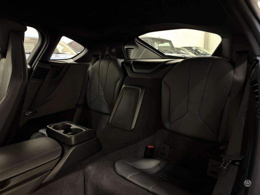 Grey BMW I8 2017 in Vilnius, with an engine capacity of 1.50 L and mileage of 62 thousand km for 64999 €, photo 29 on AUTOMOTO.COM.LV