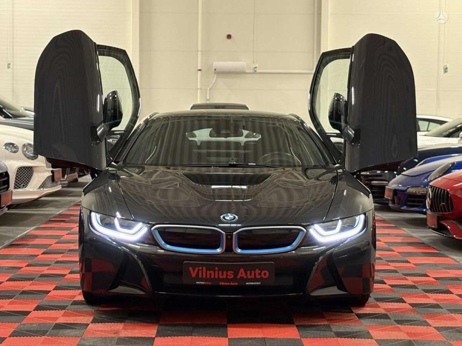 Grey BMW I8 2017 in Vilnius, with an engine capacity of 1.50 L and mileage of 62 thousand km for 64999 €, photo 32 on AUTOMOTO.COM.LV