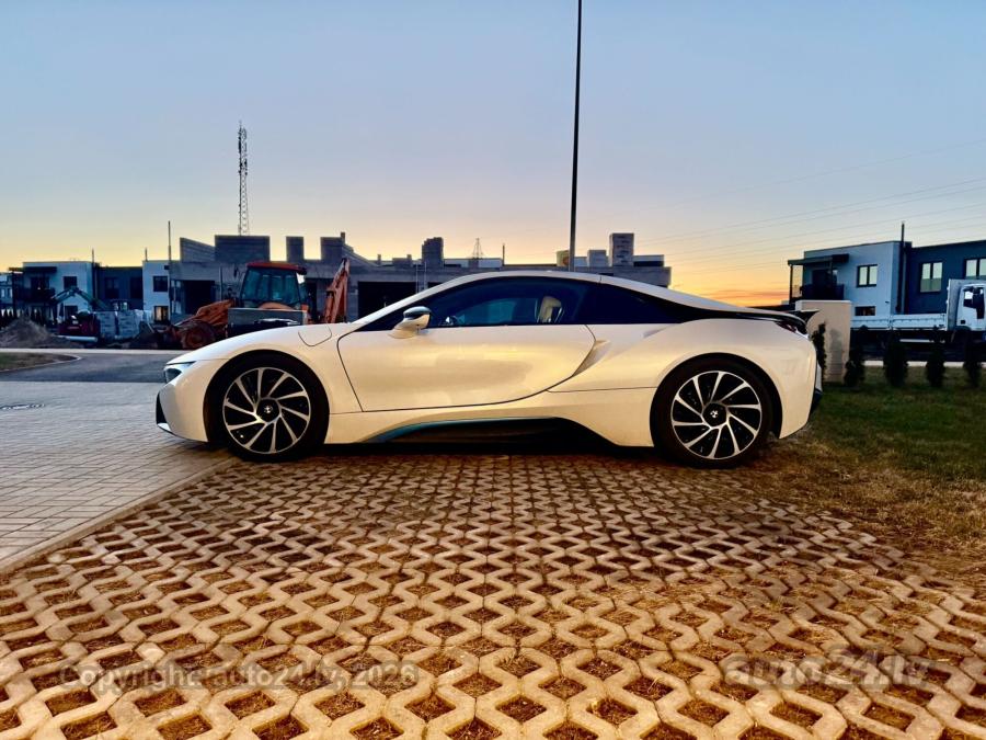 White BMW I8 2015 in Tallinn, with an engine capacity of 1.50 L and mileage of 139 thousand km for 42000 €, photo 3 on AUTOMOTO.COM.LV