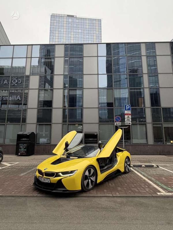 Dzeltens BMW I8 2015 Viļņa, ar dzinēja tilpumu 0.00 L un nobraukumu 110 tūkst. km par 38000 €, foto 1 vietnē AUTOMOTO.COM.LV
