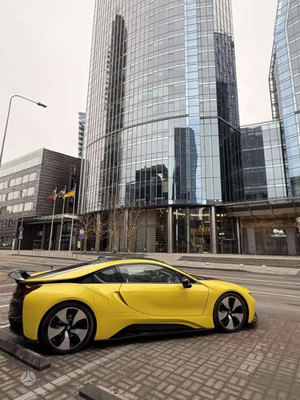 Dzeltens BMW I8 2015 Viļņa, ar dzinēja tilpumu 0.00 L un nobraukumu 110 tūkst. km par 38000 €, foto 5 vietnē AUTOMOTO.COM.LV