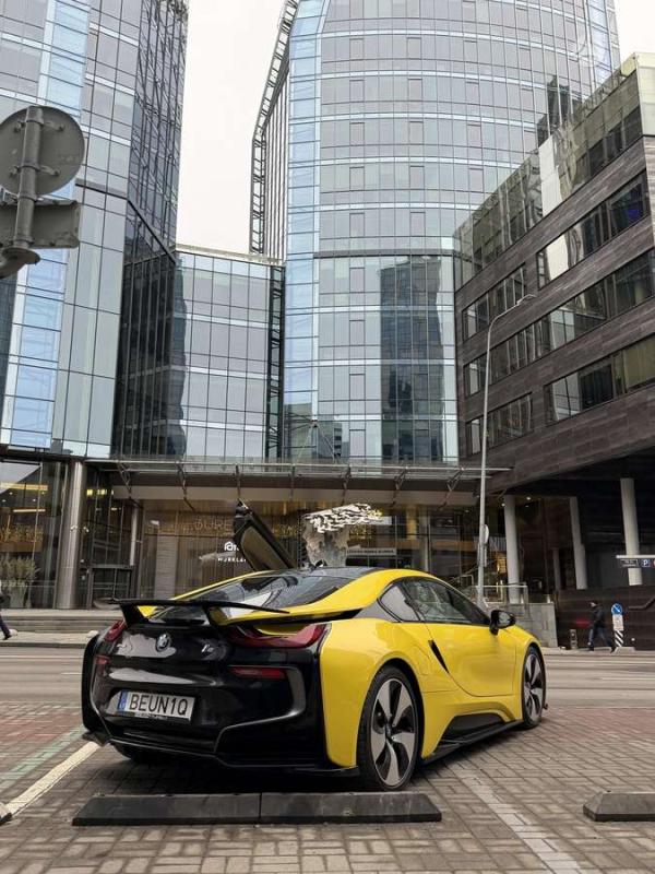 Dzeltens BMW I8 2015 Viļņa, ar dzinēja tilpumu 0.00 L un nobraukumu 110 tūkst. km par 38000 €, foto 8 vietnē AUTOMOTO.COM.LV