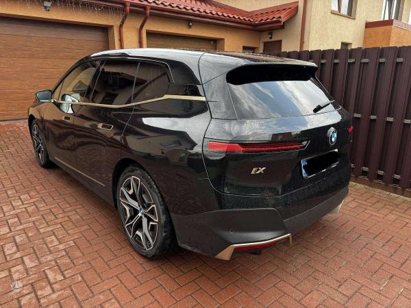 Melns BMW iX 2021 Viļņa, ar dzinēja tilpumu 0.00 L un nobraukumu 130 tūkst. km par 38900 €, foto 4 vietnē AUTOMOTO.COM.LV