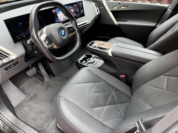 Melns BMW iX 2021 Viļņa, ar dzinēja tilpumu 0.00 L un nobraukumu 130 tūkst. km par 38900 €, foto 7 vietnē AUTOMOTO.COM.LV
