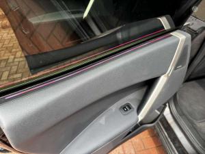Black BMW iX 2021 in Vilnius, with an engine capacity of 0.00 L and mileage of 130 thousand km for 38900 €, photo 19 on AUTOMOTO.COM.LV