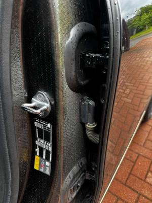 Black BMW iX 2021 in Vilnius, with an engine capacity of 0.00 L and mileage of 130 thousand km for 38900 €, photo 27 on AUTOMOTO.COM.LV