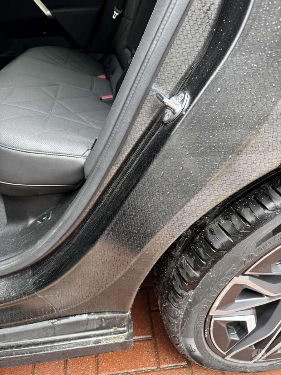 Black BMW iX 2021 in Vilnius, with an engine capacity of 0.00 L and mileage of 130 thousand km for 38900 €, photo 28 on AUTOMOTO.COM.LV