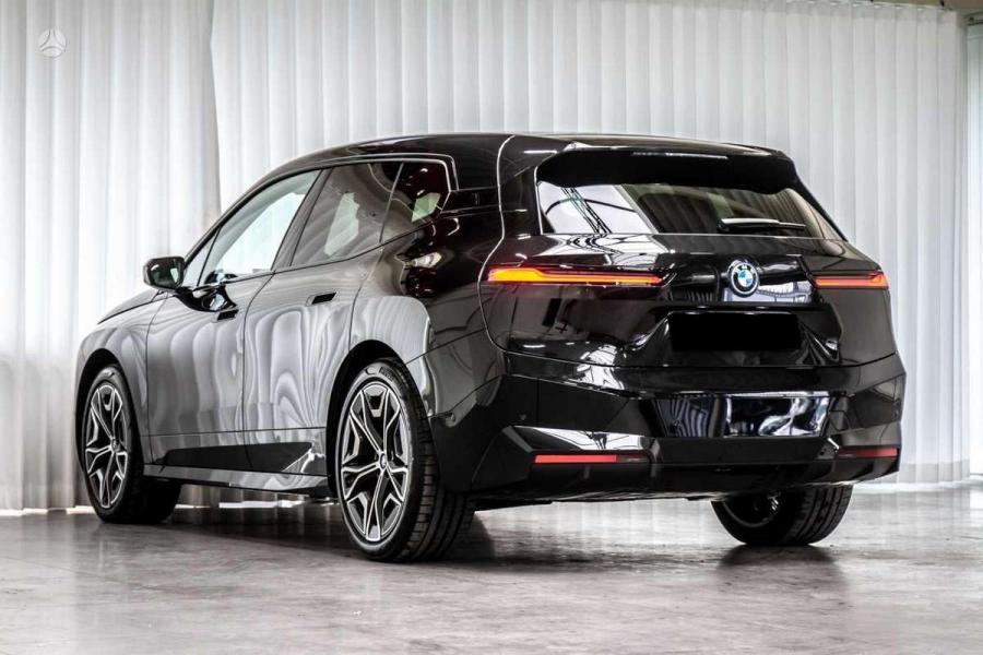Melns BMW iX 2022 Tukums, ar dzinēja tilpumu 0.00 L un nobraukumu 79 tūkst. km par 45777 €, foto 4 vietnē AUTOMOTO.COM.LV