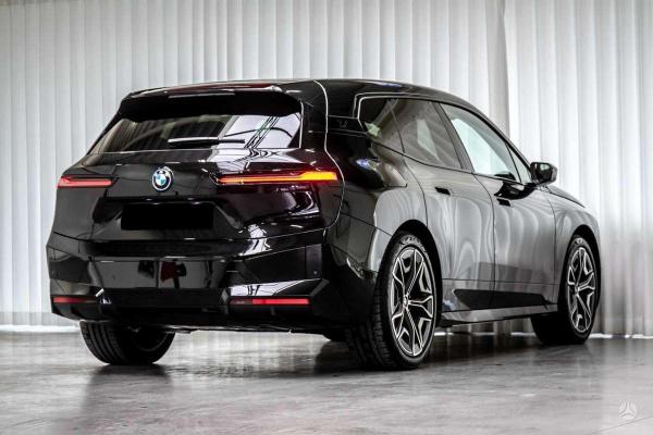 Melns BMW iX 2022 Tukums, ar dzinēja tilpumu 0.00 L un nobraukumu 79 tūkst. km par 45777 €, foto 4 vietnē AUTOMOTO.COM.LV