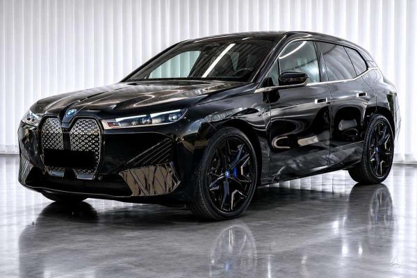 Melns BMW iX 2022 Tukums, ar dzinēja tilpumu 0.00 L un nobraukumu 54 tūkst. km par 47990 €, foto 1 vietnē AUTOMOTO.COM.LV