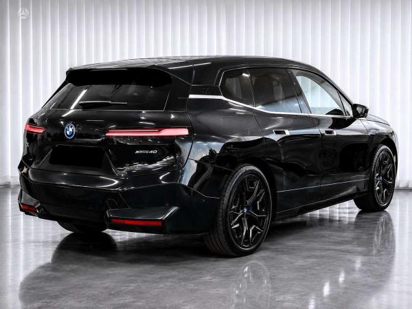 Melns BMW iX 2022 Tukums, ar dzinēja tilpumu 0.00 L un nobraukumu 54 tūkst. km par 47990 €, foto 2 vietnē AUTOMOTO.COM.LV