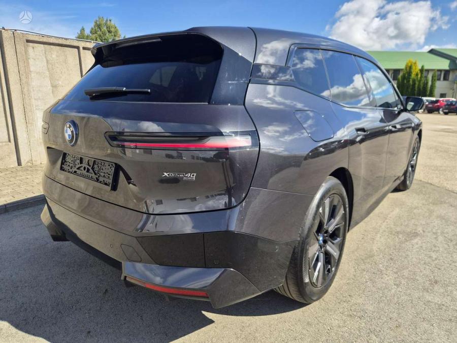 Melns BMW iX 2022 Mažeikiai, ar dzinēja tilpumu 0.00 L un nobraukumu 59 tūkst. km par 28800 €, foto 4 vietnē AUTOMOTO.COM.LV