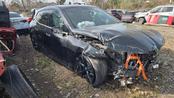 Melns BMW iX 2022 Kauņa, ar dzinēja tilpumu 0.00 L un nobraukumu 33 tūkst. km par 21900 €, foto 2 vietnē AUTOMOTO.COM.LV