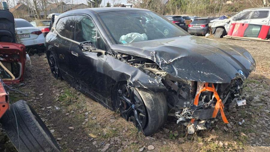 Melns BMW iX 2022 Kauņa, ar dzinēja tilpumu 0.00 L un nobraukumu 33 tūkst. km par 21900 €, foto 3 vietnē AUTOMOTO.COM.LV
