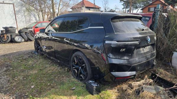 Melns BMW iX 2022 Kauņa, ar dzinēja tilpumu 0.00 L un nobraukumu 33 tūkst. km par 21900 €, foto 3 vietnē AUTOMOTO.COM.LV