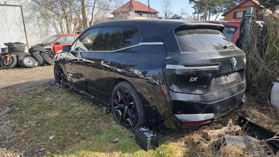 Melns BMW iX 2022 Kauņa, ar dzinēja tilpumu 0.00 L un nobraukumu 33 tūkst. km par 21900 €, foto 4 vietnē AUTOMOTO.COM.LV