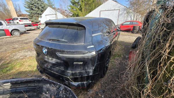 Melns BMW iX 2022 Kauņa, ar dzinēja tilpumu 0.00 L un nobraukumu 33 tūkst. km par 21900 €, foto 4 vietnē AUTOMOTO.COM.LV