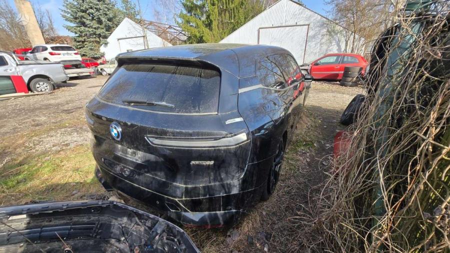 Melns BMW iX 2022 Kauņa, ar dzinēja tilpumu 0.00 L un nobraukumu 33 tūkst. km par 21900 €, foto 5 vietnē AUTOMOTO.COM.LV