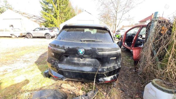 Melns BMW iX 2022 Kauņa, ar dzinēja tilpumu 0.00 L un nobraukumu 33 tūkst. km par 21900 €, foto 5 vietnē AUTOMOTO.COM.LV