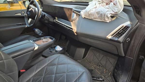 Melns BMW iX 2022 Kauņa, ar dzinēja tilpumu 0.00 L un nobraukumu 33 tūkst. km par 21900 €, foto 7 vietnē AUTOMOTO.COM.LV