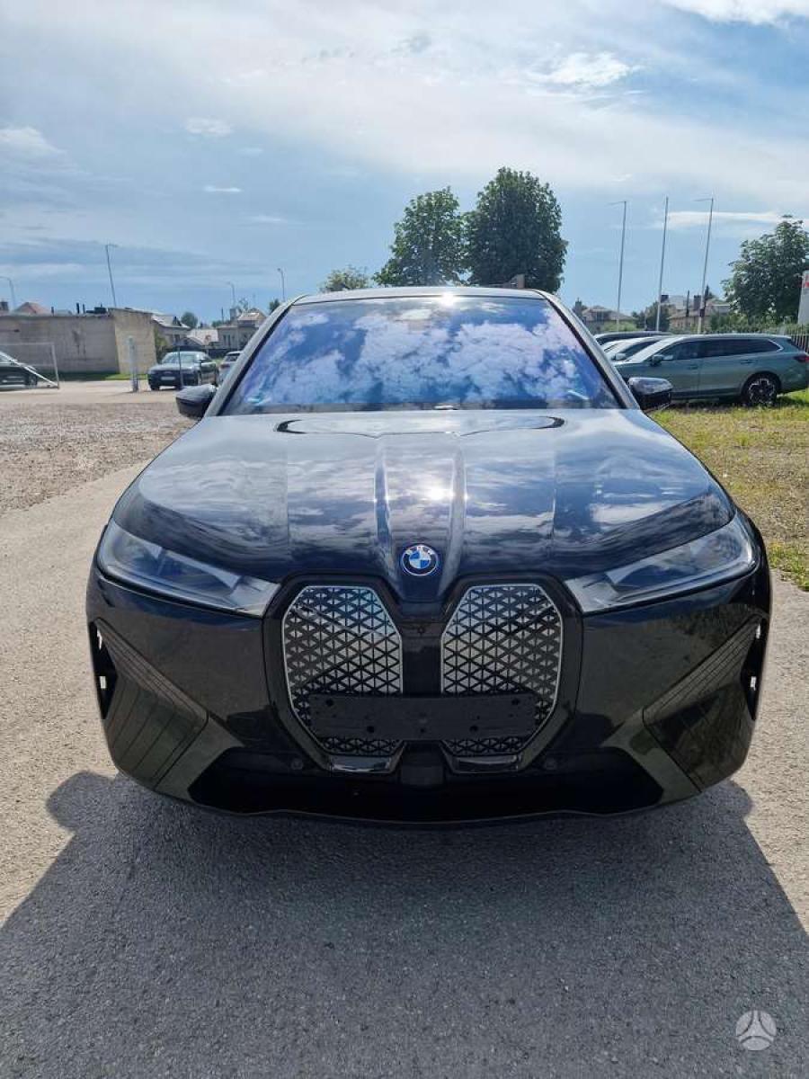 Black BMW iX 2022 in Siauliai, with an engine capacity of 0.00 L and mileage of 79 thousand km for 29900 €, photo 3 on AUTOMOTO.COM.LV