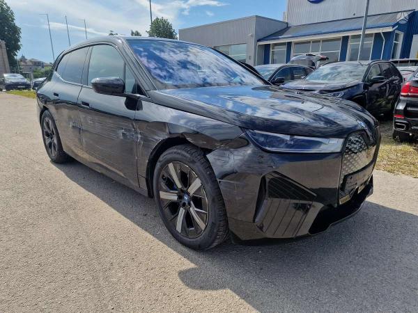 Black BMW iX 2022 in Siauliai, with an engine capacity of 0.00 L and mileage of 79 thousand km for 29900 €, photo 3 on AUTOMOTO.COM.LV