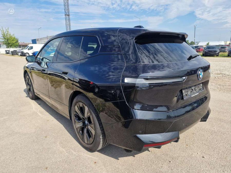 Black BMW iX 2022 in Siauliai, with an engine capacity of 0.00 L and mileage of 79 thousand km for 29900 €, photo 7 on AUTOMOTO.COM.LV