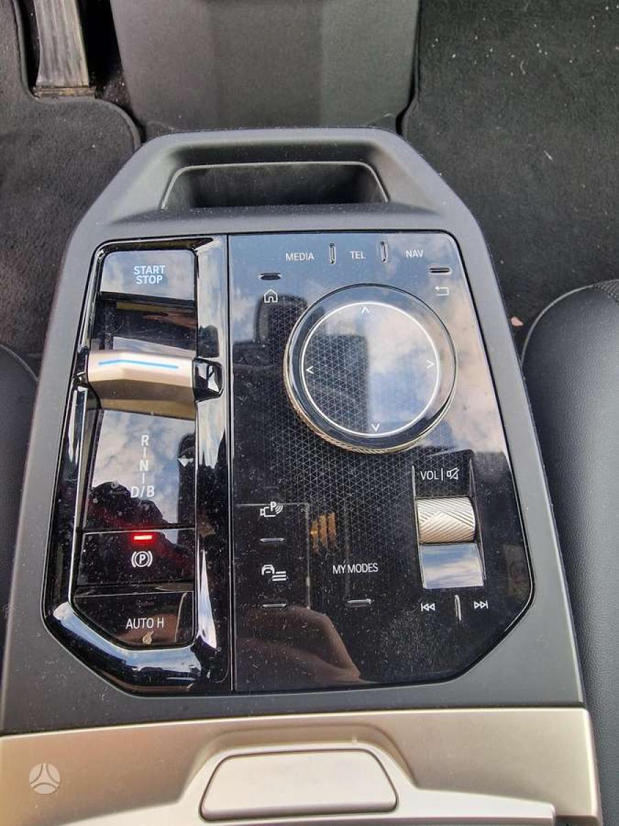 Black BMW iX 2022 in Siauliai, with an engine capacity of 0.00 L and mileage of 79 thousand km for 29900 €, photo 13 on AUTOMOTO.COM.LV