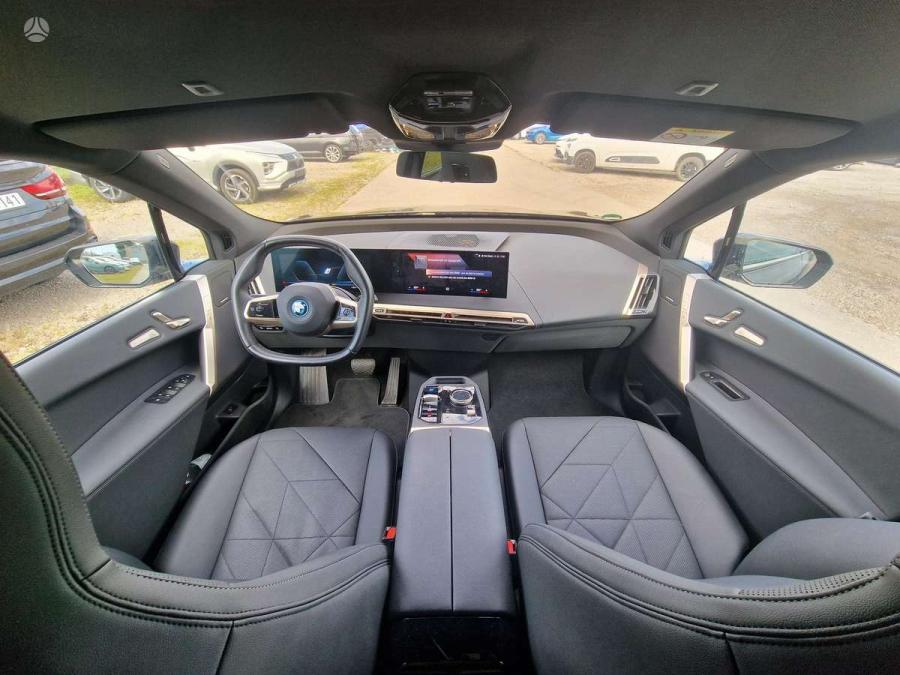 Black BMW iX 2022 in Siauliai, with an engine capacity of 0.00 L and mileage of 79 thousand km for 29900 €, photo 14 on AUTOMOTO.COM.LV