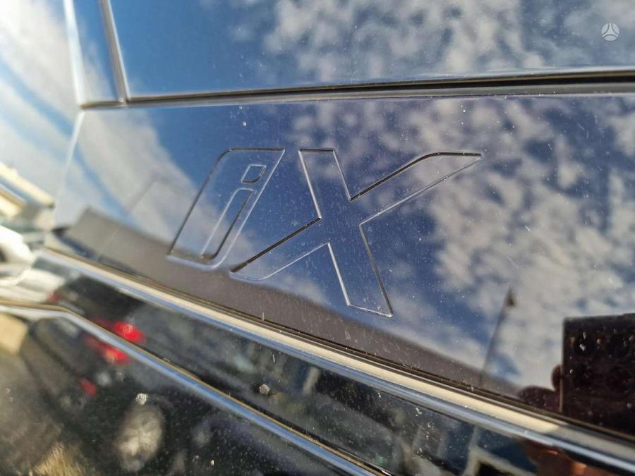 Black BMW iX 2022 in Siauliai, with an engine capacity of 0.00 L and mileage of 79 thousand km for 29900 €, photo 26 on AUTOMOTO.COM.LV