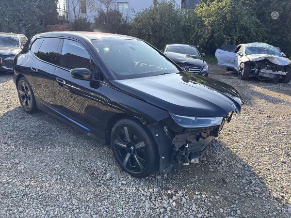 Melns BMW iX 2022 Mažeikiai, ar dzinēja tilpumu 0.00 L un nobraukumu 69 tūkst. km par 21999 €, foto 3 vietnē AUTOMOTO.COM.LV