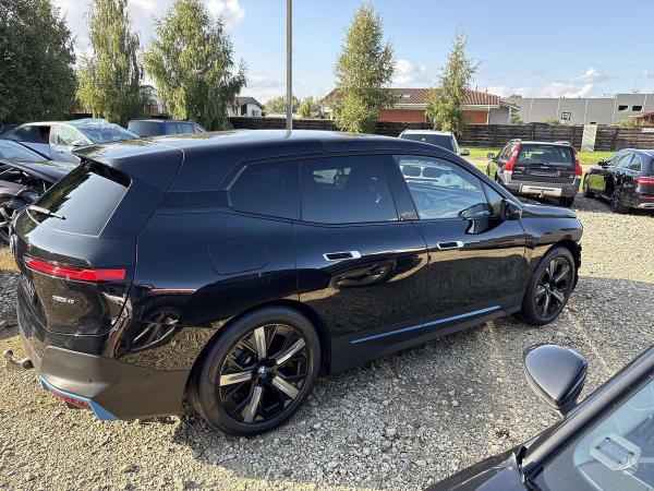 Melns BMW iX 2022 Mažeikiai, ar dzinēja tilpumu 0.00 L un nobraukumu 69 tūkst. km par 21999 €, foto 4 vietnē AUTOMOTO.COM.LV
