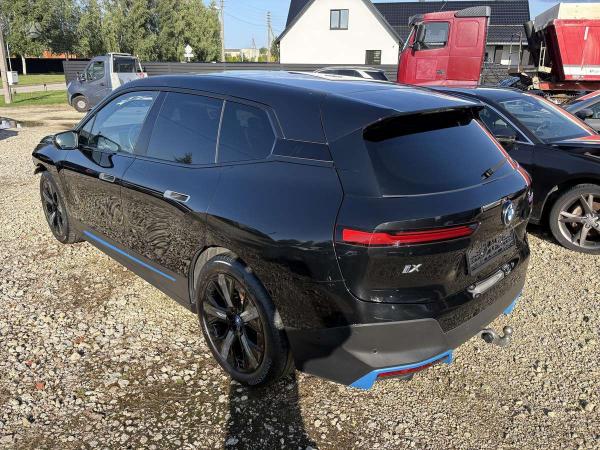 Melns BMW iX 2022 Mažeikiai, ar dzinēja tilpumu 0.00 L un nobraukumu 69 tūkst. km par 21999 €, foto 5 vietnē AUTOMOTO.COM.LV
