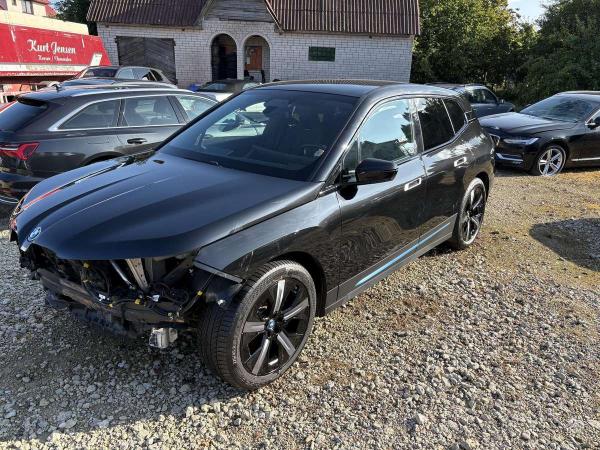 Melns BMW iX 2022 Mažeikiai, ar dzinēja tilpumu 0.00 L un nobraukumu 69 tūkst. km par 21999 €, foto 6 vietnē AUTOMOTO.COM.LV