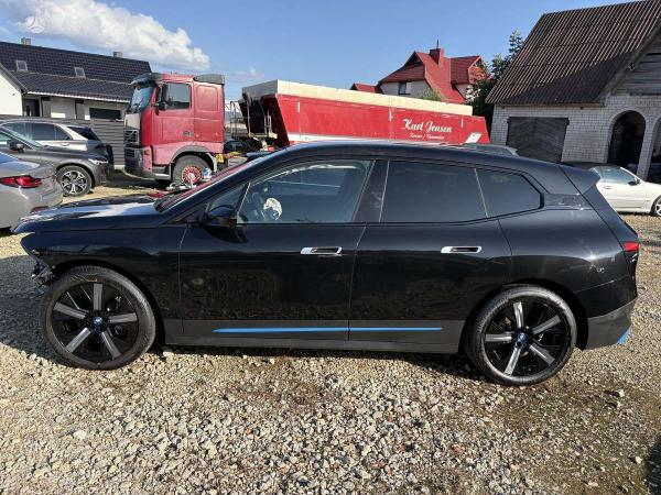 Melns BMW iX 2022 Mažeikiai, ar dzinēja tilpumu 0.00 L un nobraukumu 69 tūkst. km par 21999 €, foto 8 vietnē AUTOMOTO.COM.LV