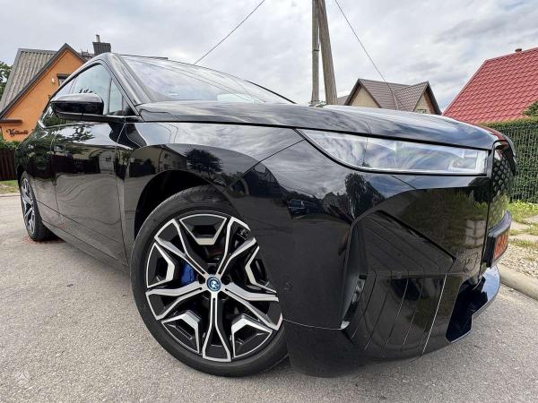 Black BMW iX 2022 in Siauliai, with an engine capacity of 0.00 L and mileage of 140 thousand km for 38700 €, photo 8 on AUTOMOTO.COM.LV