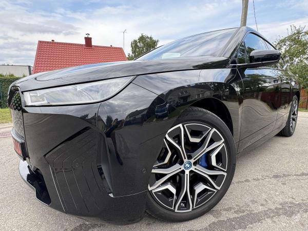 Black BMW iX 2022 in Siauliai, with an engine capacity of 0.00 L and mileage of 140 thousand km for 38700 €, photo 9 on AUTOMOTO.COM.LV