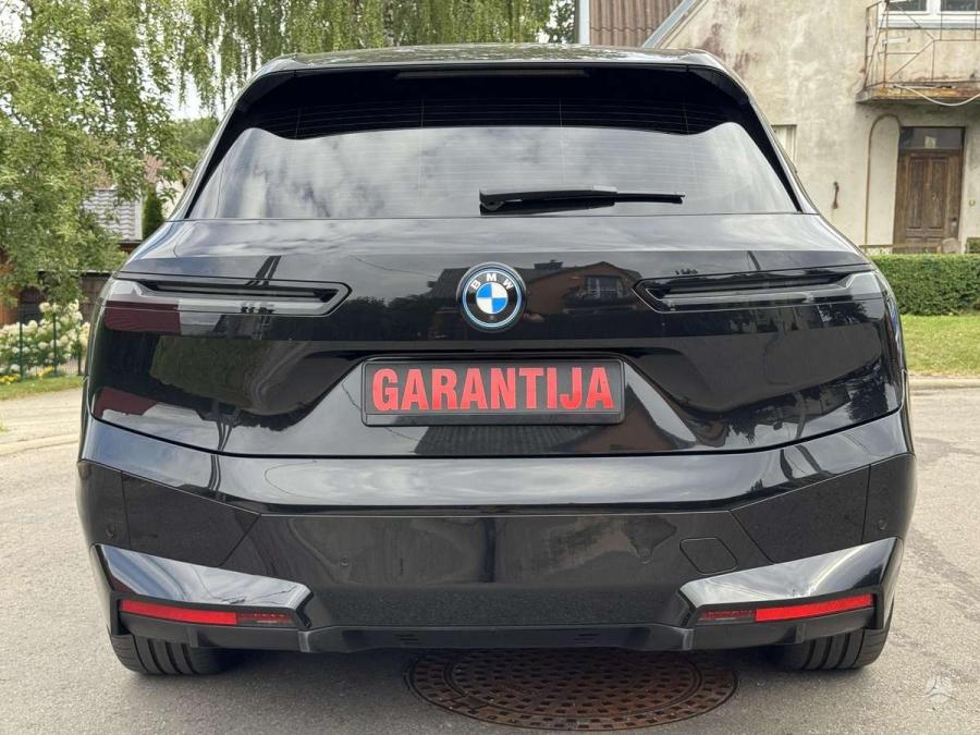 Черный БМВ iX 2022 в Шяуляй, объемом двигателя 0.00 л и пробегом 140 тыс. км за 38700 €, фото 13 на AUTOMOTO.COM.LV