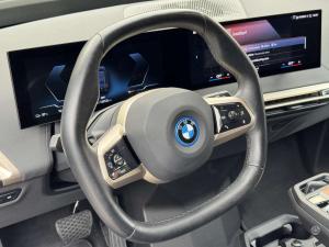 Черный БМВ iX 2022 в Шяуляй, объемом двигателя 0.00 л и пробегом 140 тыс. км за 38700 €, фото 23 на AUTOMOTO.COM.LV