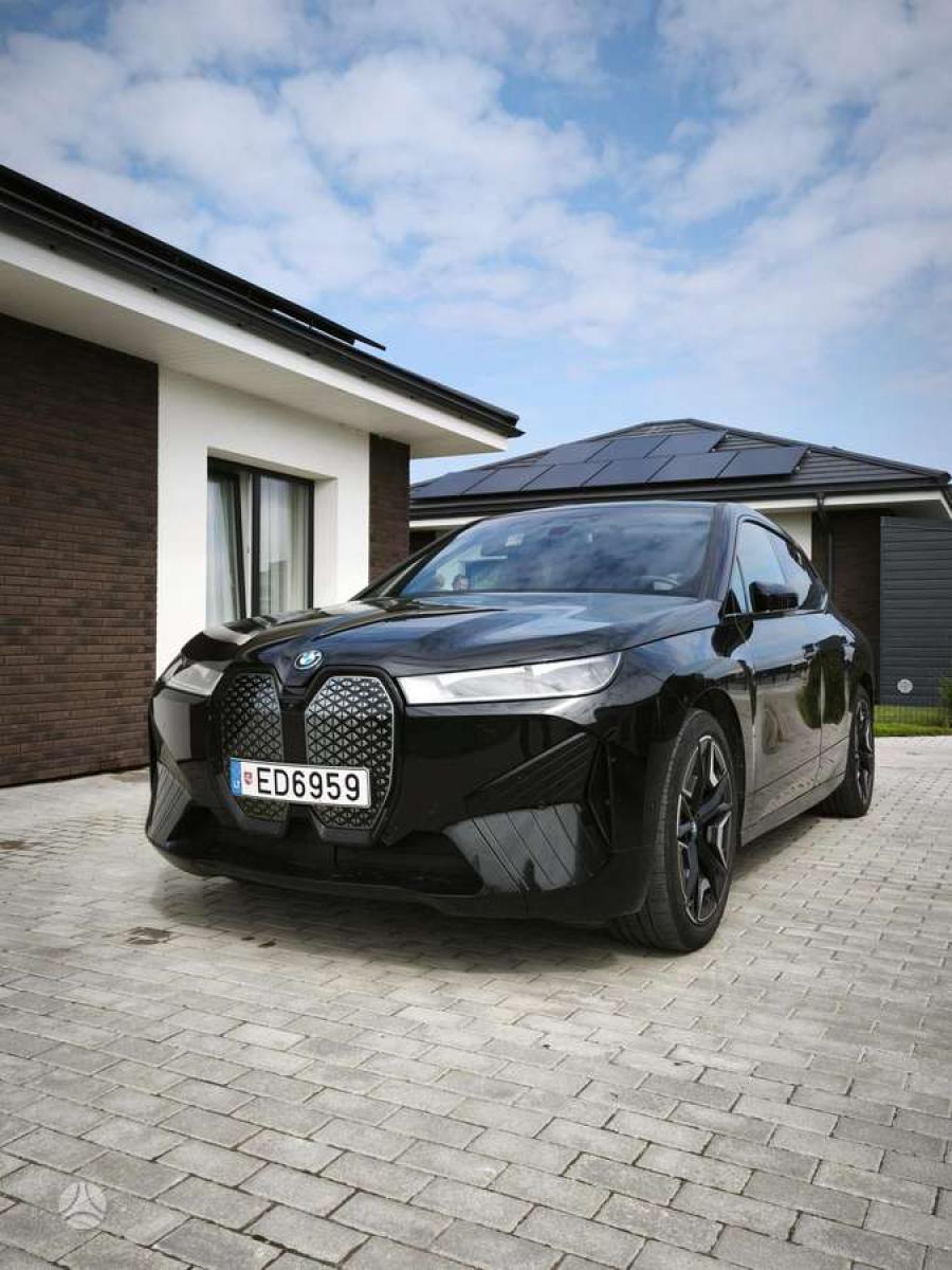 Black BMW iX 2023 in Kaunas, with an engine capacity of 0.00 L and mileage of 59 thousand km for 42000 €, photo 1 on AUTOMOTO.COM.LV