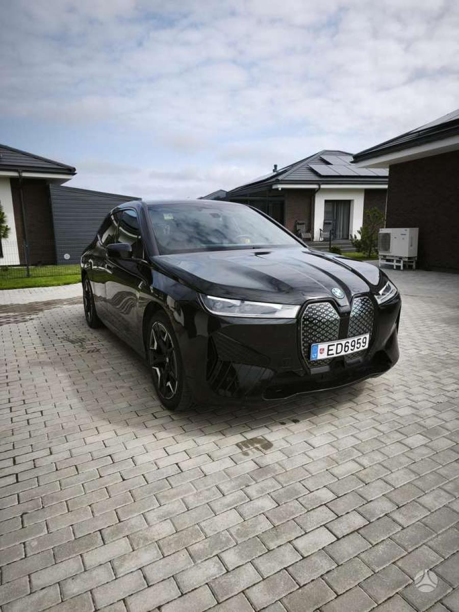Black BMW iX 2023 in Kaunas, with an engine capacity of 0.00 L and mileage of 59 thousand km for 42000 €, photo 4 on AUTOMOTO.COM.LV