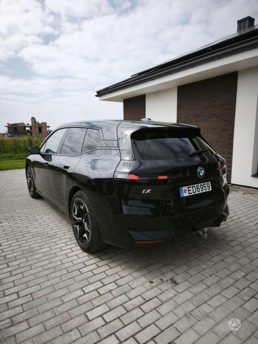 Black BMW iX 2023 in Kaunas, with an engine capacity of 0.00 L and mileage of 59 thousand km for 42000 €, photo 6 on AUTOMOTO.COM.LV