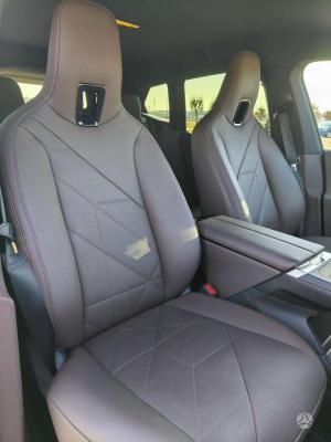 Black BMW iX 2023 in Kaunas, with an engine capacity of 0.00 L and mileage of 59 thousand km for 42000 €, photo 10 on AUTOMOTO.COM.LV