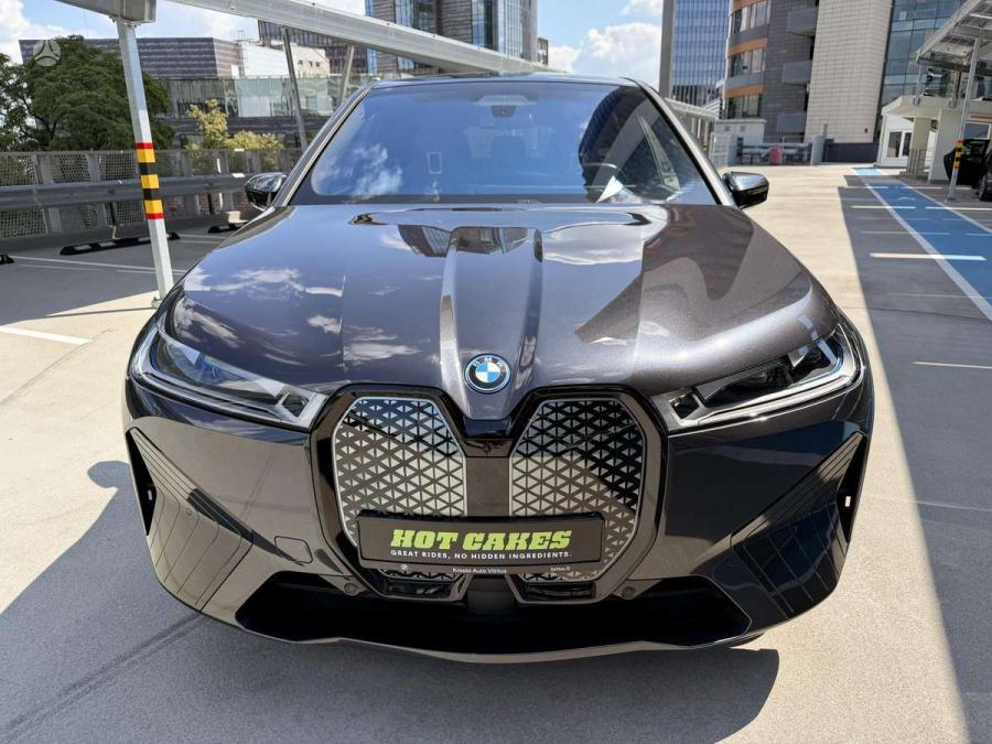 Black BMW iX 2023 in Vilnius, with an engine capacity of 0.00 L and mileage of 63 thousand km for 45900 €, photo 1 on AUTOMOTO.COM.LV