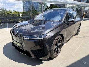 Black BMW iX 2023 in Vilnius, with an engine capacity of 0.00 L and mileage of 63 thousand km for 45900 €, photo 3 on AUTOMOTO.COM.LV