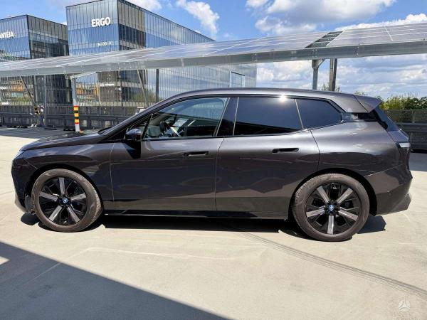 Melns BMW iX 2023 Viļņa, ar dzinēja tilpumu 0.00 L un nobraukumu 63 tūkst. km par 45900 €, foto 5 vietnē AUTOMOTO.COM.LV