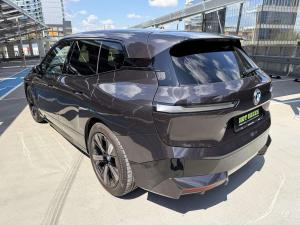 Black BMW iX 2023 in Vilnius, with an engine capacity of 0.00 L and mileage of 63 thousand km for 45900 €, photo 7 on AUTOMOTO.COM.LV