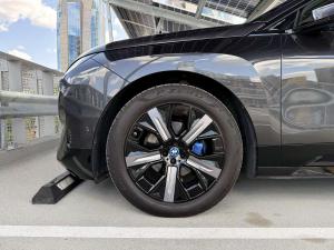 Black BMW iX 2023 in Vilnius, with an engine capacity of 0.00 L and mileage of 63 thousand km for 45900 €, photo 12 on AUTOMOTO.COM.LV