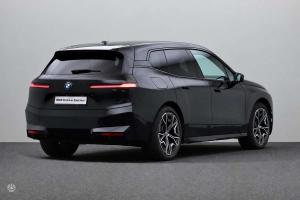 Melns BMW iX 2023 Tukums, ar dzinēja tilpumu 0.00 L un nobraukumu 33 tūkst. km par 51990 €, foto 3 vietnē AUTOMOTO.COM.LV